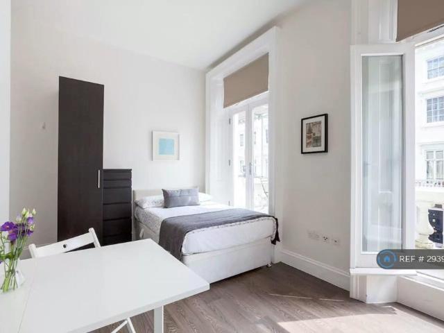 Gloucester Street, London, SW1V Studio to rent £1,860 pcm £429 pw