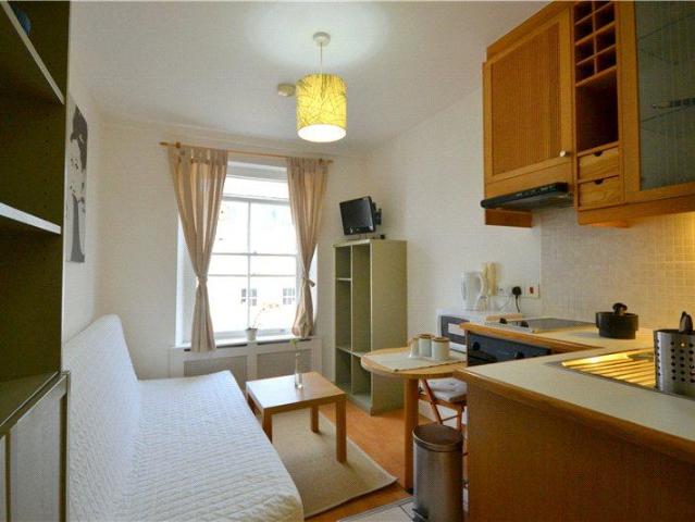 Gloucester Street, Pimlico, London, SW1V Studio to rent £1,750 pcm £404 pw