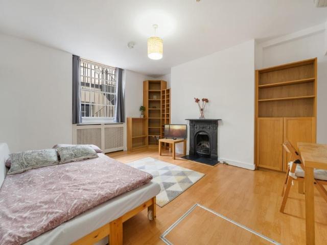 Gloucester Street, Pimlico, London SW1V, Studio to rent, £2,275 pcm | PrimeLocation