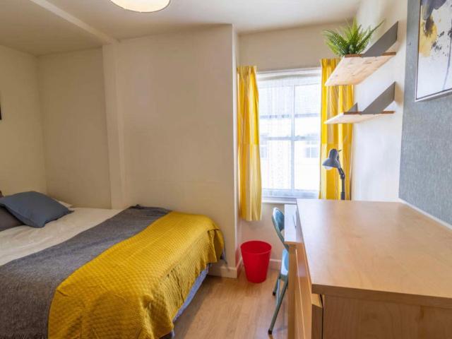 Gloucester Street Room 4