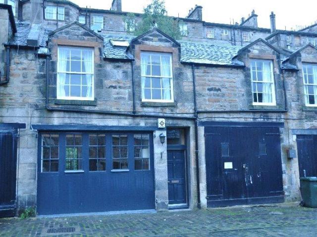 Gloucester Square, New Town, Edinburgh 4 bed apartment to rent £3,400 pcm £785 pw