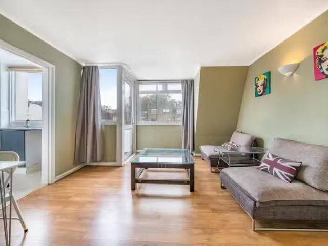 Gloucester Terrace, Bayswater 2 bed flat for sale £475,000