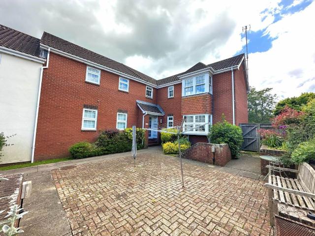 Gloucester Terrace, Gloucester Road, Thornbury BS35, 2 bed flat to rent, £1,195 pcm | PrimeLocation