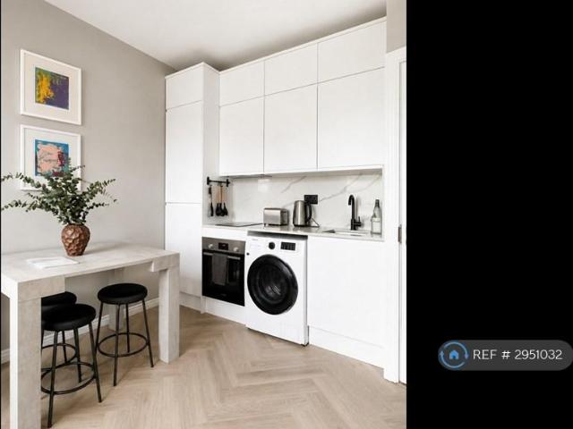 Gloucester Terrace, London, W2 1 bed flat to rent £2,350 pcm £542 pw