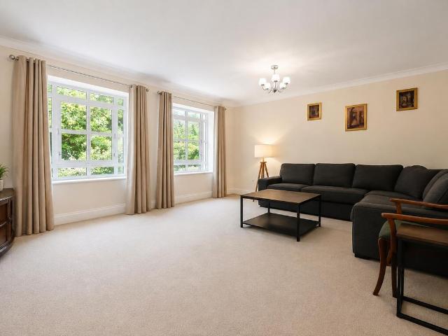 Gloucester Terrace, London W2, 2 bed flat to rent, £4,000 pcm | PrimeLocation