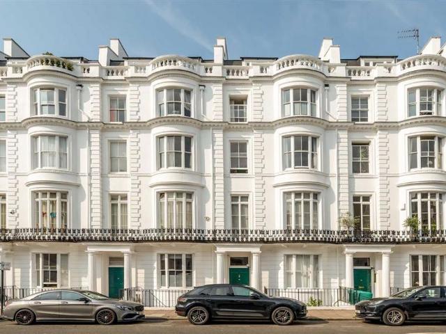 Gloucester Terrace, London W2 2 bed flat to rent £4,250 pcm £981 pw