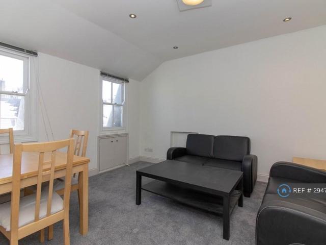 Gloucester Terrace, London, W2 2 bed flat to rent £2,700 pcm £623 pw