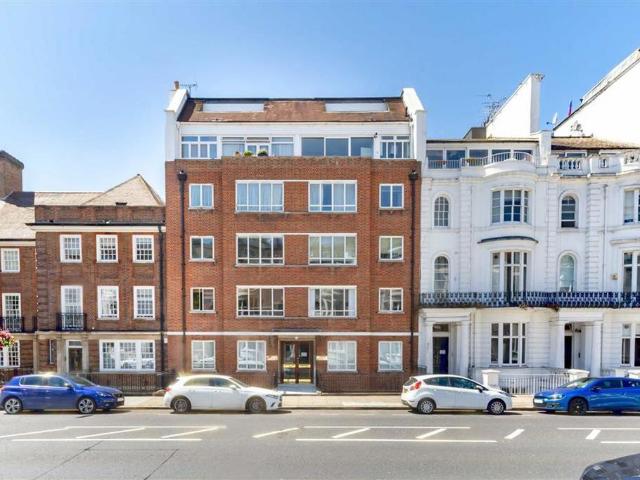 Gloucester Terrace, London W2 2 bed flat to rent £3,500 pcm £808 pw