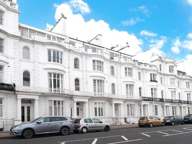 Gloucester Terrace, London W2, 2 bed flat to rent, £3,600 pcm | PrimeLocation