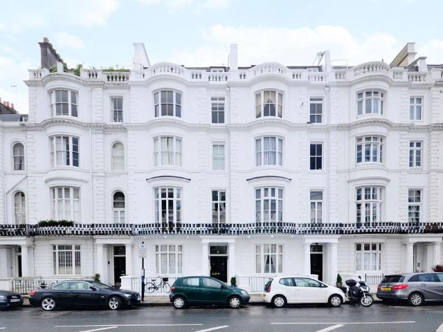 Gloucester Terrace, Lancaster Gate. 2 bed flat to rent £3,600 pcm £831 pw