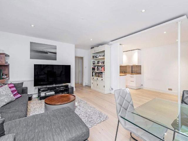 Gloucester Terrace, Paddington, London W2, 2 bed flat to rent, £3,100 pcm | PrimeLocation