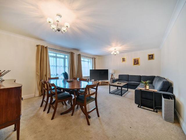Gloucester Terrace, Paddington, London W2, 2 bed flat to rent, £4,000 pcm | PrimeLocation