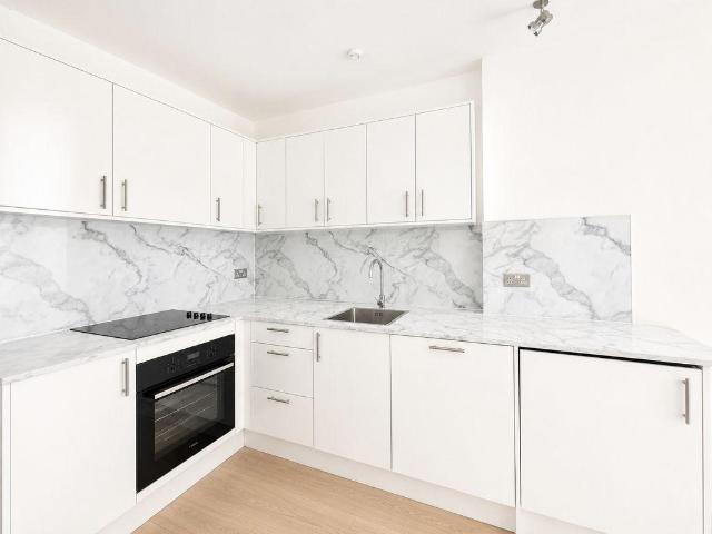 Gloucester Terrace, W2 1 bed apartment to rent £2,500 pcm £577 pw