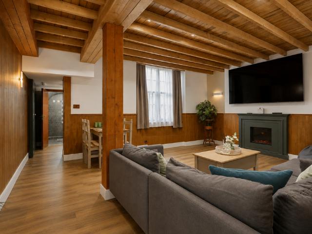 Gloucester Terrace, W2 2 bed apartment to rent £3,500 pcm £808 pw