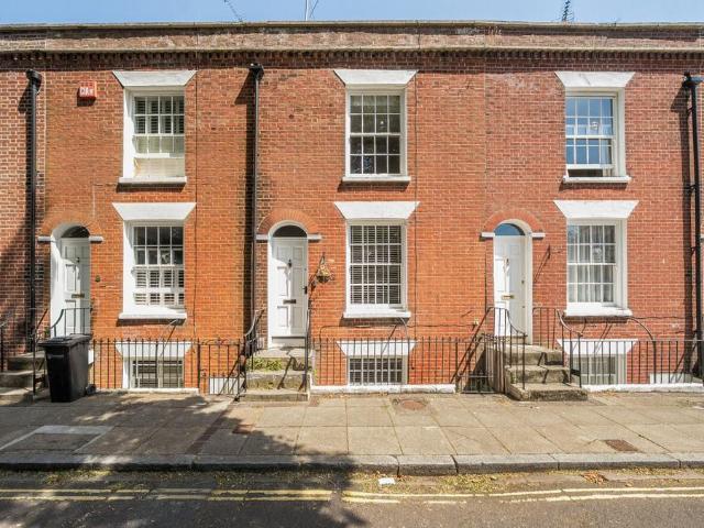 Gloucester View, Hampshire PO5 4 bed terraced house to rent £2,300 pcm £531 pw