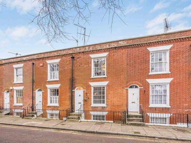 Gloucester View, Southsea 4 bed terraced house to rent £2,300 pcm £531 pw