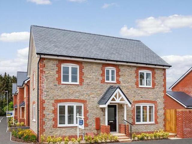 Glovers Road, Stalbridge, 3 Bedroom Detached