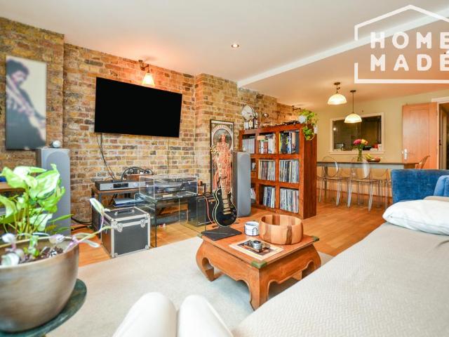 Globe Wharf, SE16 2 bed flat to rent £2,400 pcm £554 pw