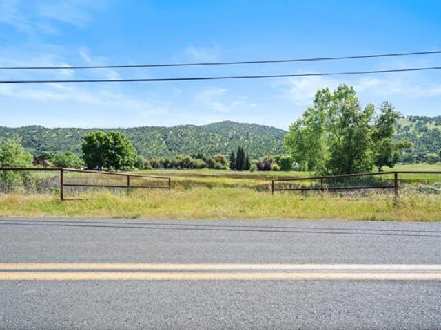 Globe Dr, Springville, CA 93265