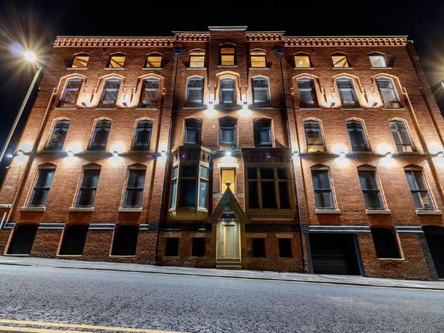 Globe House, 30 34 Southall Street. 3 bed apartment to rent £2,150 pcm £496 pw
