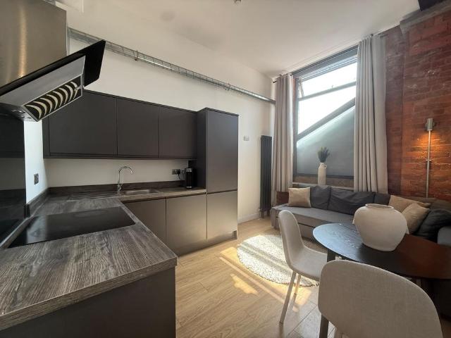 Globe House, Southall Street. 3 bed flat to rent £1,850 pcm £427 pw