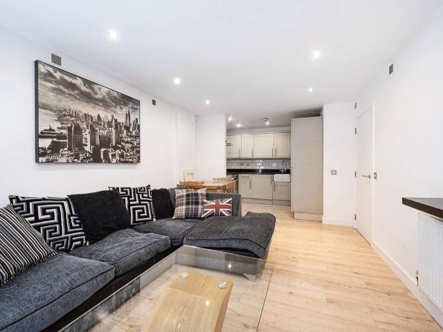 Globe Road E1, Bethnal Green, London, 2 bed flat to rent, £3,250 pcm | PrimeLocation