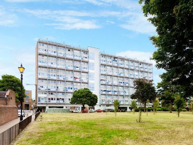 Globe Road, London E1, 3 bed maisonette to rent, £3,000 pcm | PrimeLocation