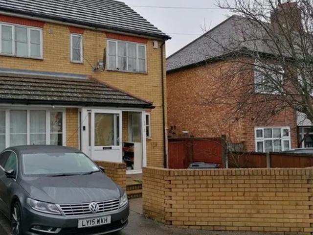 Globe Road, London, IG8 7HZ, United Kingdom | 4 bed house for rent #168147228 | Rentberry