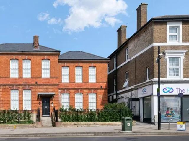 Glorious Brows & Nail, 171 Uxbridge Road, London, W7 3TH, United Kingdom | 2 bed townhouse for rent #167077762 | Rentberry