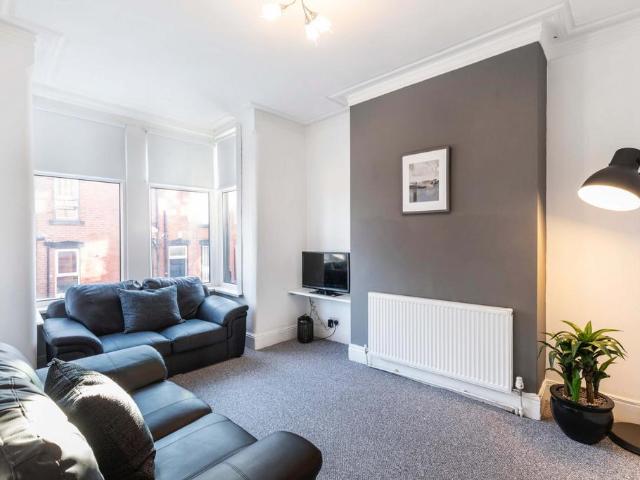 Glossop Street, Leeds LS6 6 bed house to rent £3,406 pcm £786 pw