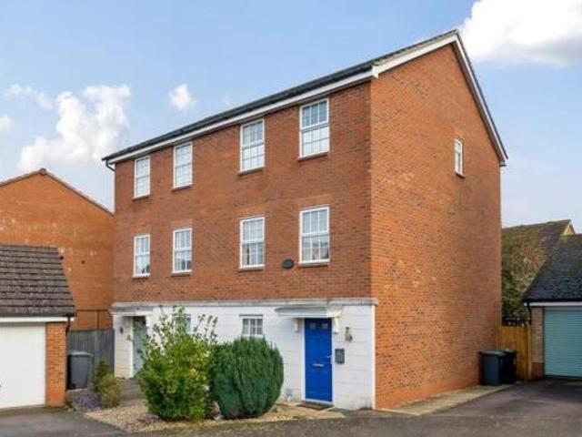 Glossop Way, Arlesey, 3 Bedroom Town