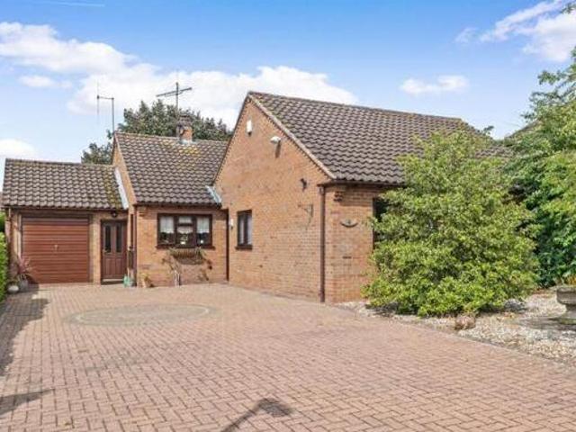 Gloster Gardens, Wellesbourne, 3 Bedroom Detached