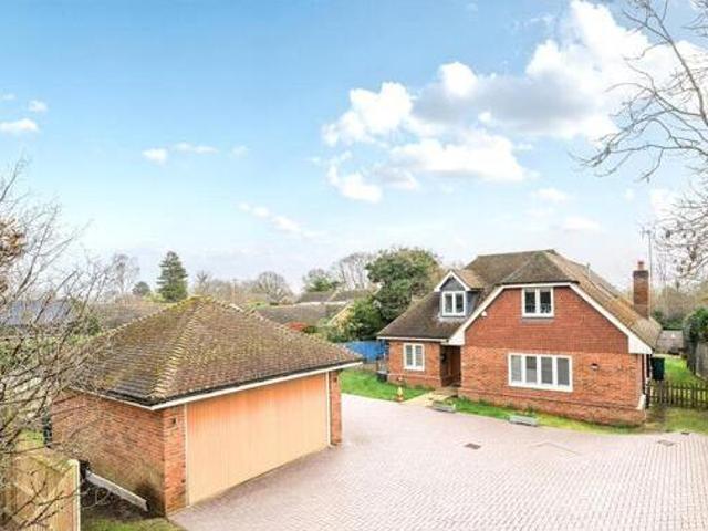 Glaziers Lane, Normandy, 4 Bedroom Detached