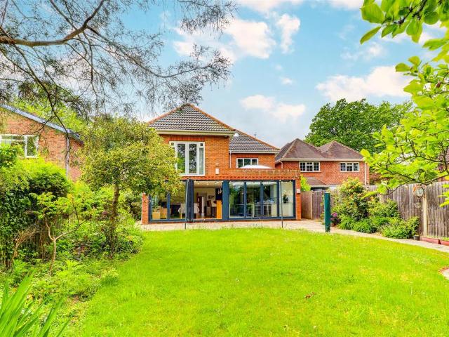 Glaziers Lane, Guildford GU3 5 bed detached house to rent £5,000 pcm £1,154 pw