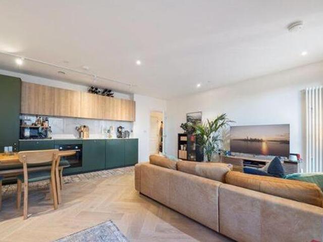 Glace Apartments, Cross Lane, 2 Bedroom Flat
