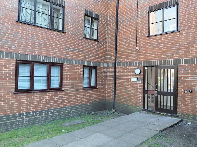 Gladbeck Way EN2, 1 bed flat to rent, £1,300 pcm | PrimeLocation