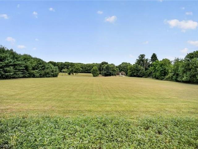 Gladdis St SW, Massillon, OH 44647