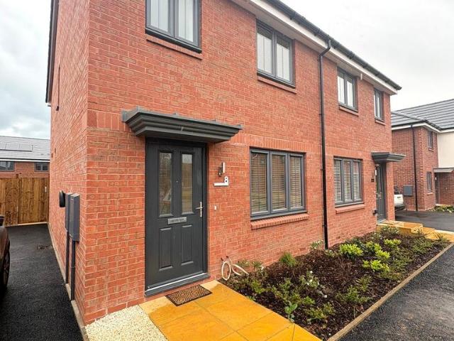 Glade Way, Bishops Tachbrook, CV33 3 bed semi detached house to rent £1,795 pcm £414 pw