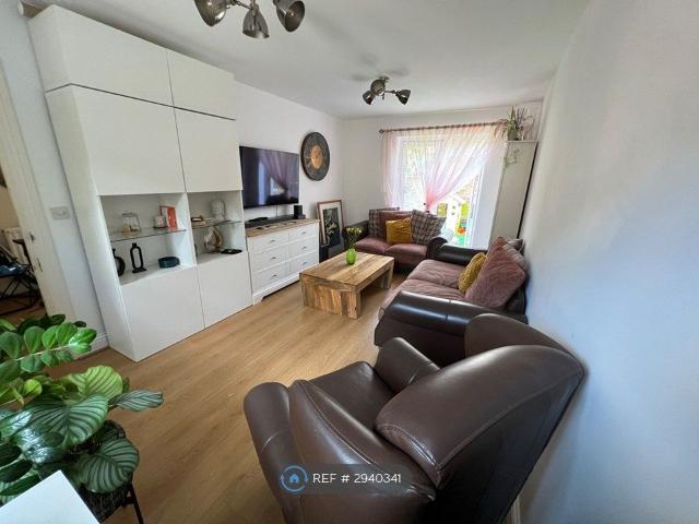 Gladeside, Cambridge CB4, 3 bed terraced house to rent, £1,950 pcm | PrimeLocation