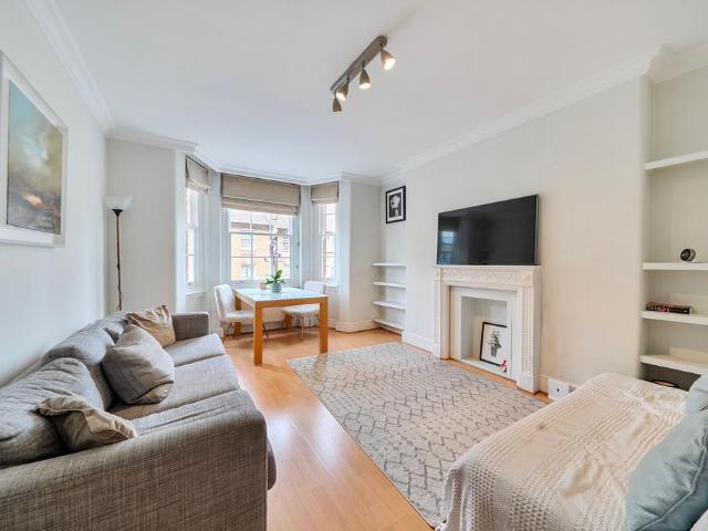 Gladstone Court, Regency Street, SW1P 2 bed flat to rent £3,200 pcm £738 pw
