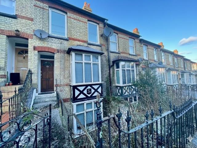 Gladstone Avenue, Luton, Bedfordshire LU1, 4 bed terraced house to rent, £1,500 pcm | PrimeLocation