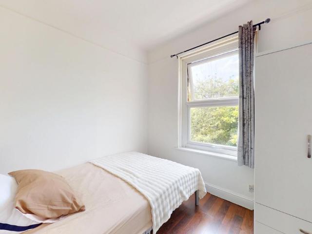 Gladstone Avenue, Wood Green, Haringey, London N22, Room to rent, £850 pcm | PrimeLocation