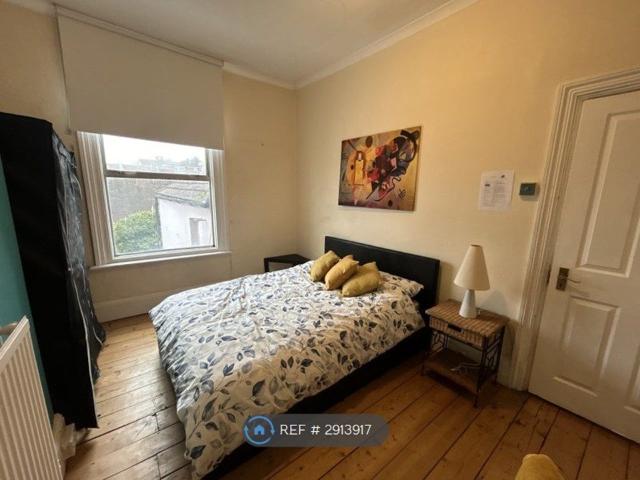 Gladstone Place, Brighton BN2, 6 bed maisonette to rent, £3,600 pcm | PrimeLocation