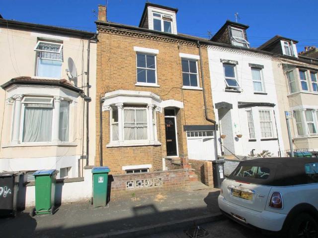 Gladstone Road, Watford WD17, 3 bed maisonette to rent, £1,500 pcm | PrimeLocation