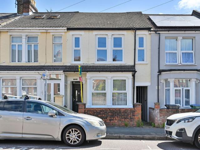Gladstone Road WD17, Watford, 3 bed terraced house to rent, £2,200 pcm | PrimeLocation