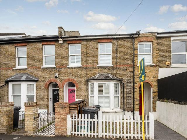 Gladstone Road, Wimbledon, London SW19, 1 bed flat to rent, £2,250 pcm | PrimeLocation