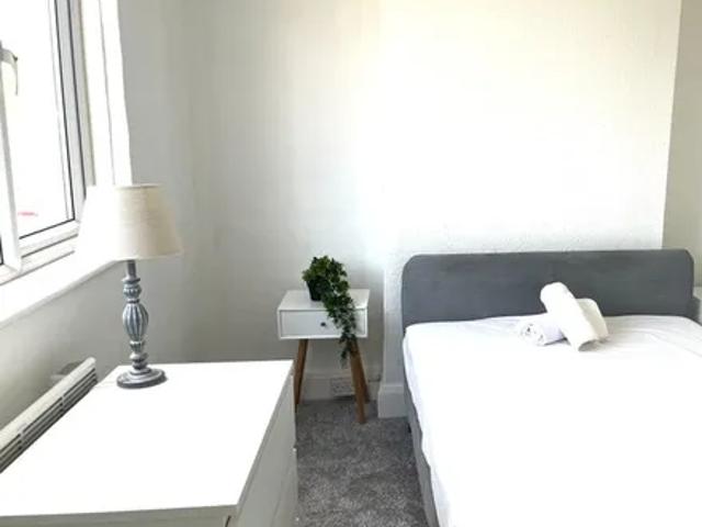 Gladstone Road, London, KT1 3HE, United Kingdom | 3 bed townhouse for rent #165950765 | Rentberry