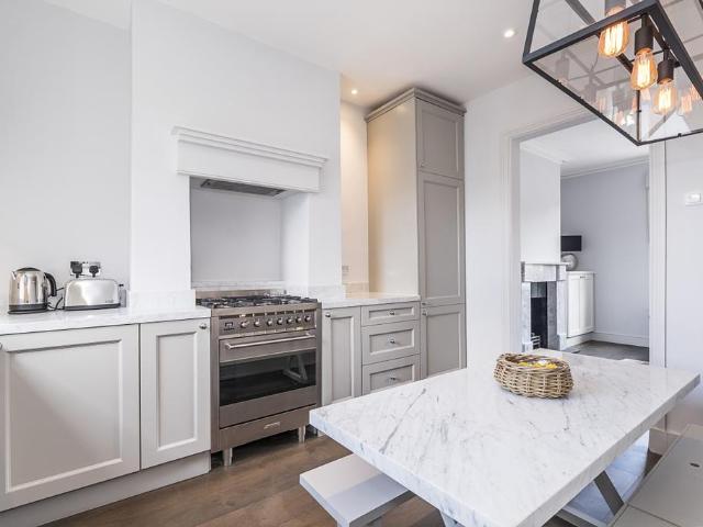 Gladstone Road London SW19 2 bed terraced house to rent £3,750 pcm £865 pw