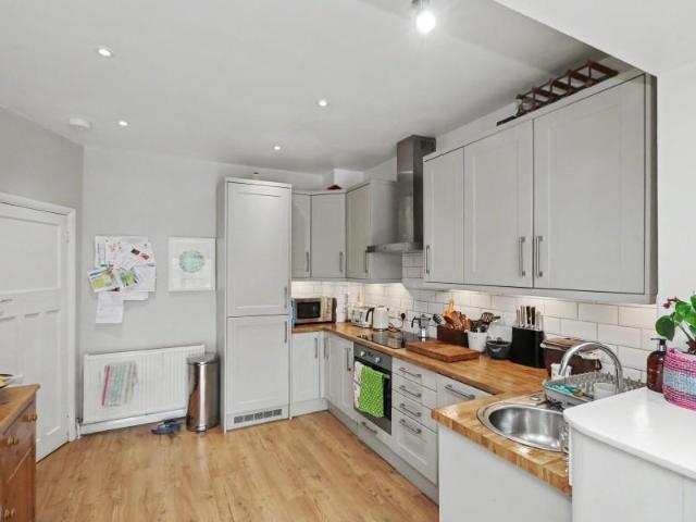 Gladstone Road, Surbiton KT6 4 bed terraced house to rent £2,950 pcm £681 pw