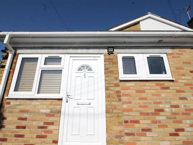 Gladstone Rise, High Wycombe HP13 1 bed flat to rent £1,000 pcm £231 pw